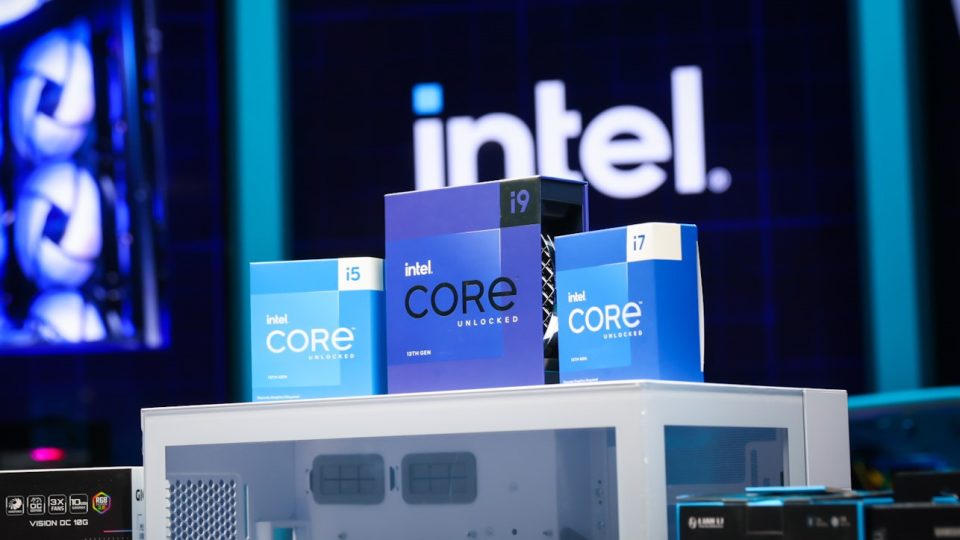 Intel Core i9-13900K arriva alla velocità di clock di 8,81 GHz