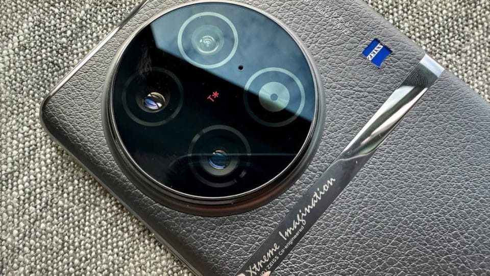 vivo X100 e X100 Pro: la sfida di MediaTek e Zeiss a Qualcomm