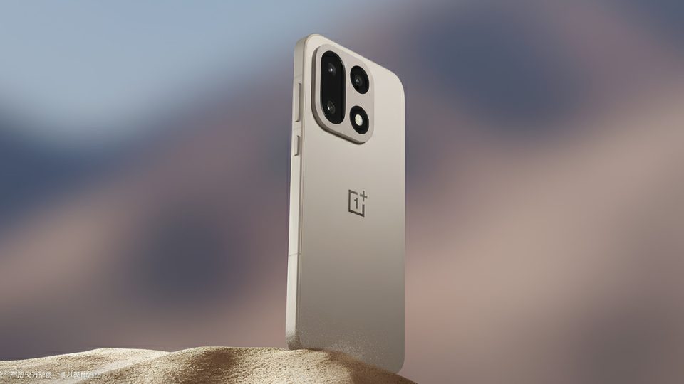 OnePlus 15: svelato il flagship nella variante Sand Storm