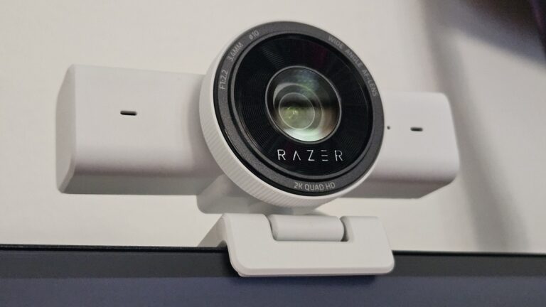 Recensione webcam streaming 2K Razer Kiyo V2 X White Edition